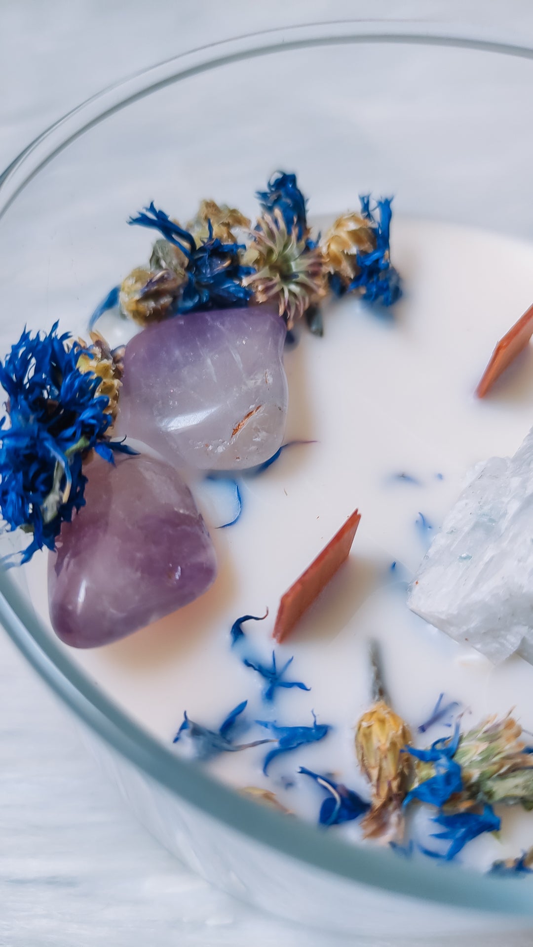 Kaars met edelstenen voor sterrenbeeld Vissen: bestel online | Mel'tz ...